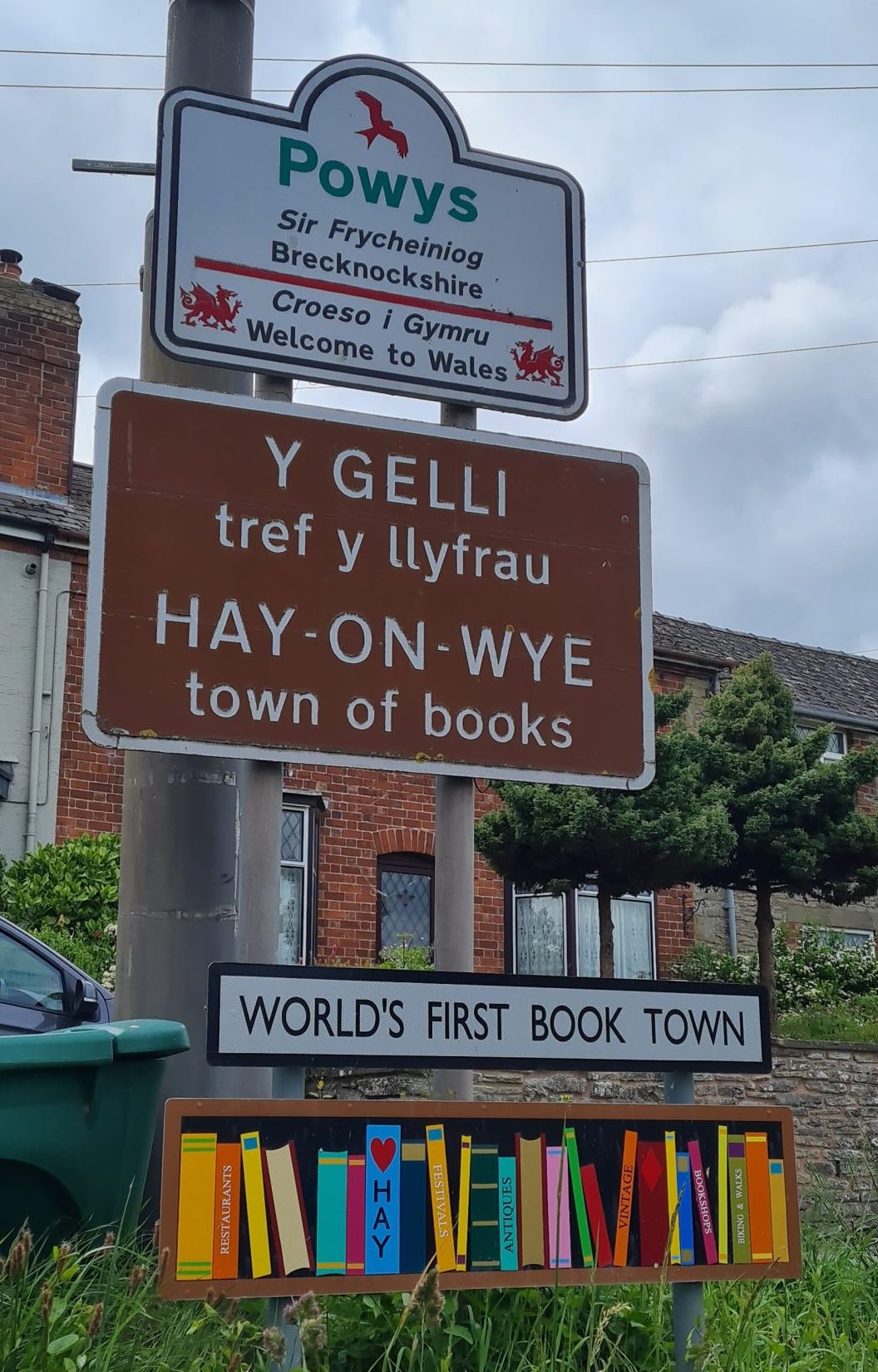 Write On! Features: Write On! goes to Hay-on-Wye by Holly King – Pen To ...