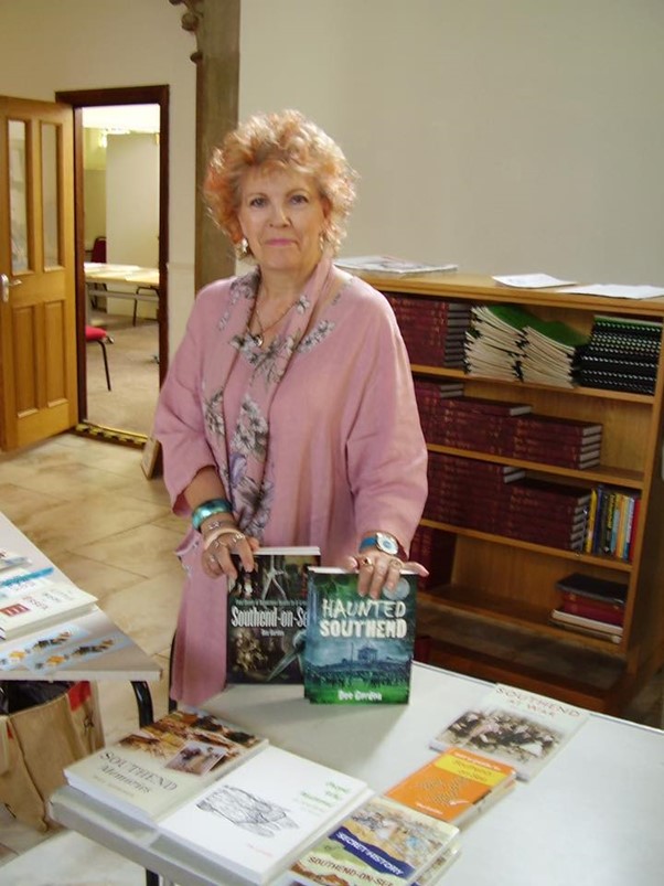 Write On! Interviews: Author Dee Gordon – Pen To Print